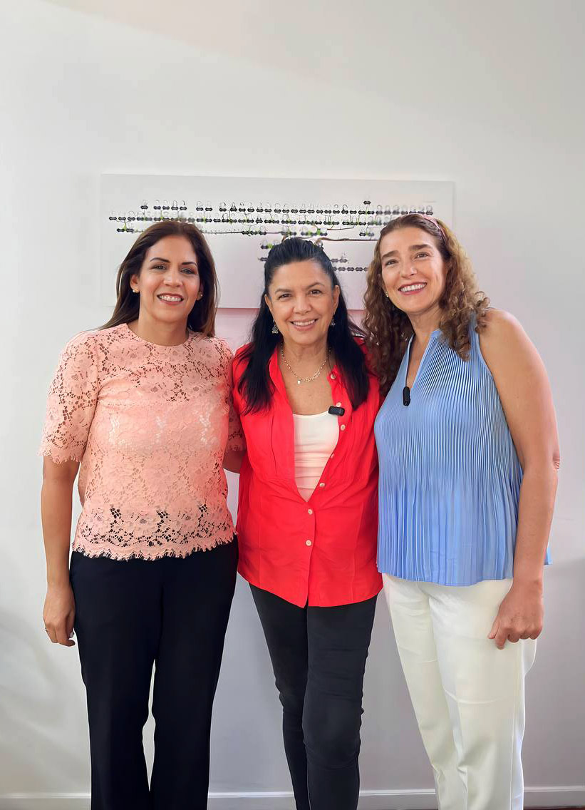La historiadora Inés Quintero visitó el Archivo Histórico de la Familia ...